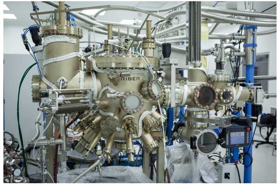 Badania zlecone - Reaktor Molecular Beam Epitaxy (MBE) Riber Compact 21M